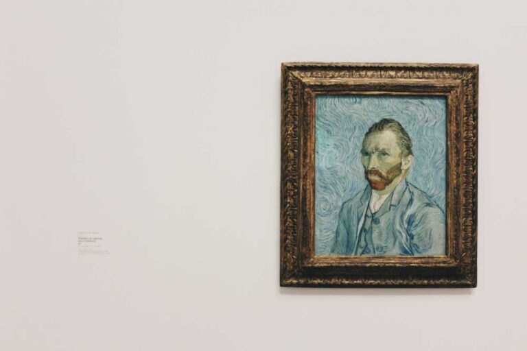 How to Explain the Difference Between a Piece of Art and a Craft?